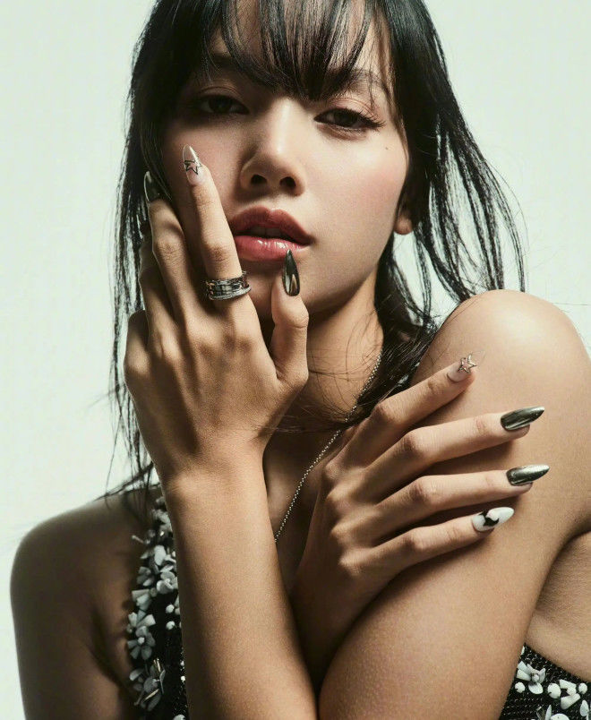 Lisa疯马秀后身价暴涨，新歌身着超短热裤，身材火辣像小野猫 -6parkbbs.com