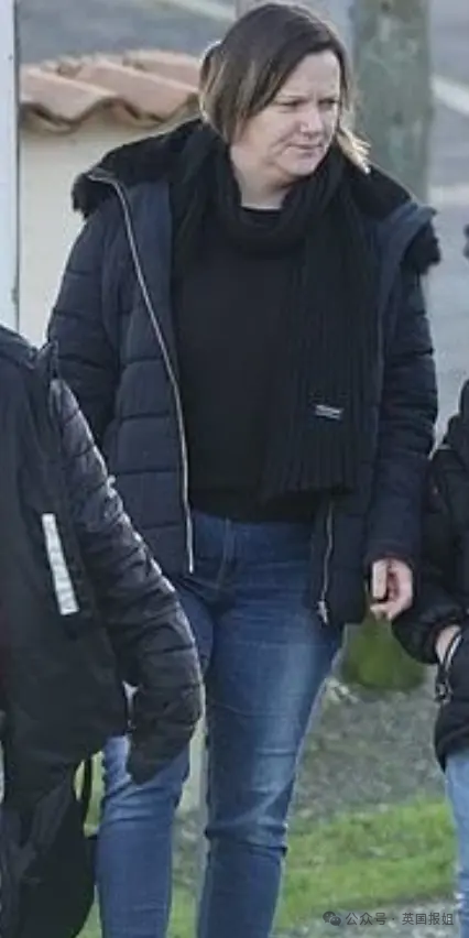 亲妈和女人同居 9岁男孩被抛弃独自生活2年 - 生活百态